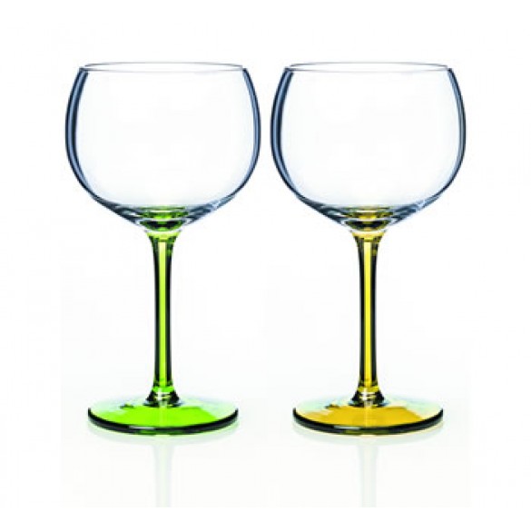 Atmospheric spherical red wine glass