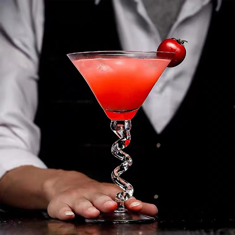 Fancy thread creative martini cocktail glass