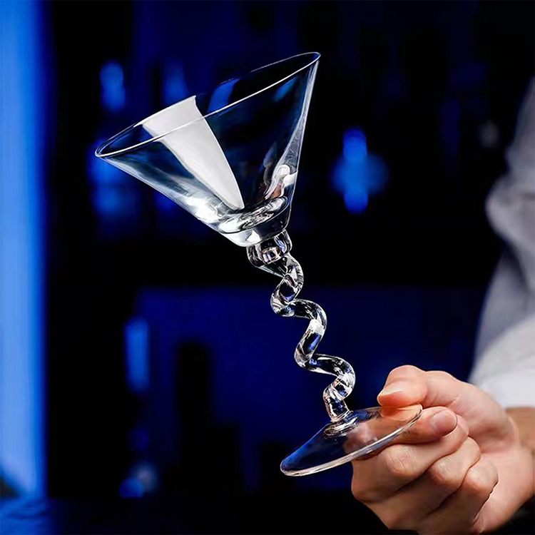 Fancy thread creative martini cocktail glass